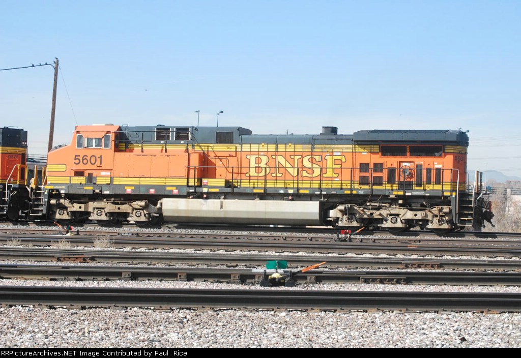 BNSF 5601